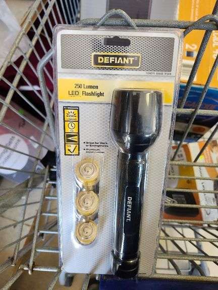 Defiant LED Aluminum Contruction Flashlight 250 Lumens 10 hours use ...