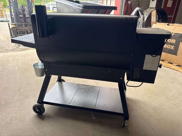 Cabela s Pro Series Pellet Smoker - Matthews Auctioneers