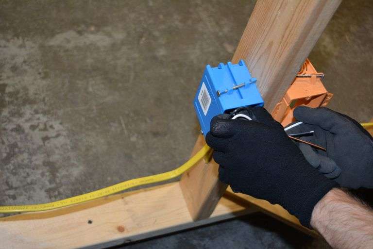 Southwire 25-ft 12/3 Romex SIMpull Solid Indoor CU NM-B W/G Individual ...