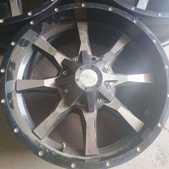 5 rims chrome and black - Matthews Auctioneers