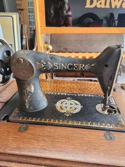 Antique Singer Sowing Machine - Matthews Auctioneers