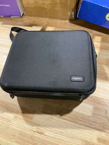 Carrying case - Matthews Auctioneers