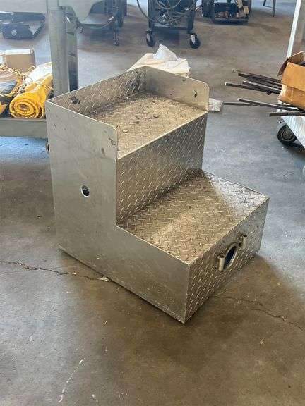 Aluminum Spring Loaded Step Stool - Matthews Auctioneers