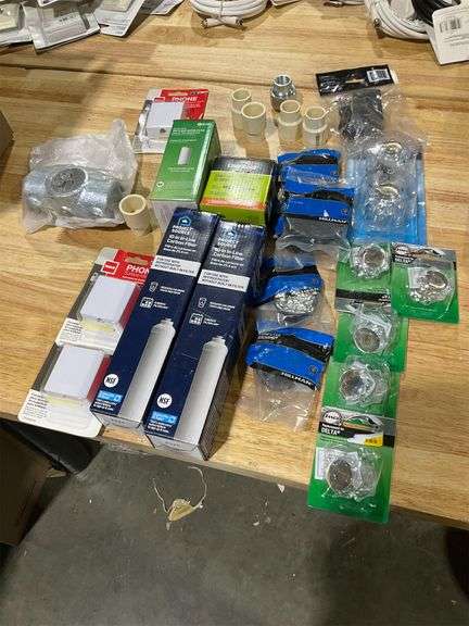 Lot Of Assorted hardware - Matthews Auctioneers