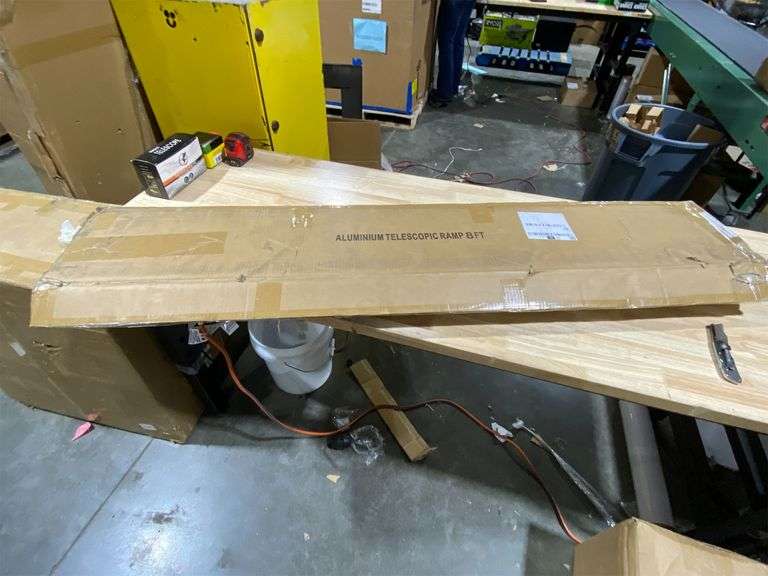 Aluminum telescope ramp 8 feet - Matthews Auctioneers