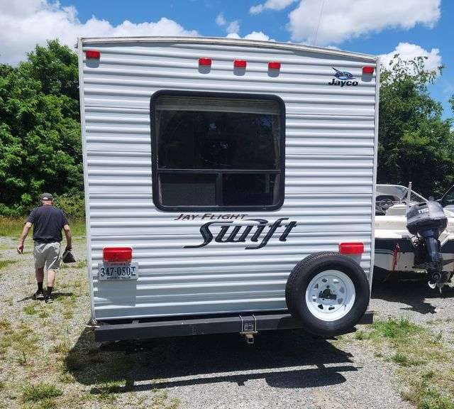 2012 Jay Flight Swift 20' Camper - Title in Hand - Matthews Auctioneers