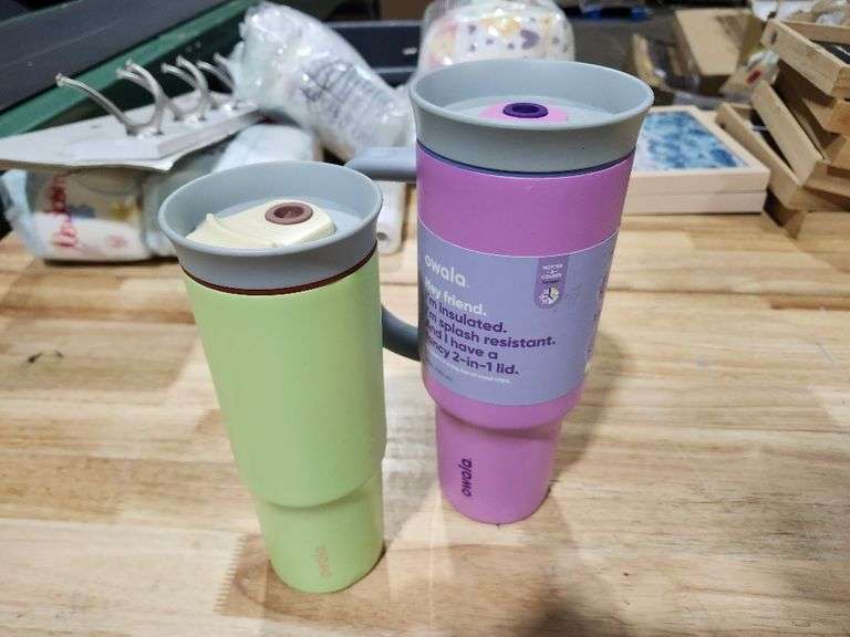 Group lot of 24 oz. And 40 oz. Owala cups - Matthews Auctioneers