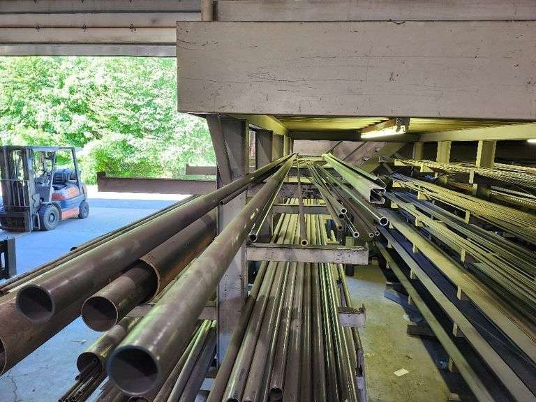 Group lot of various size steel pipe - Matthews Auctioneers
