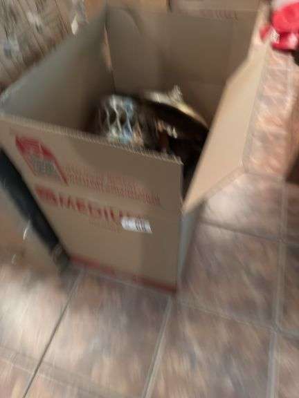 Box slot of miscellaneous collectibles - Matthews Auctioneers