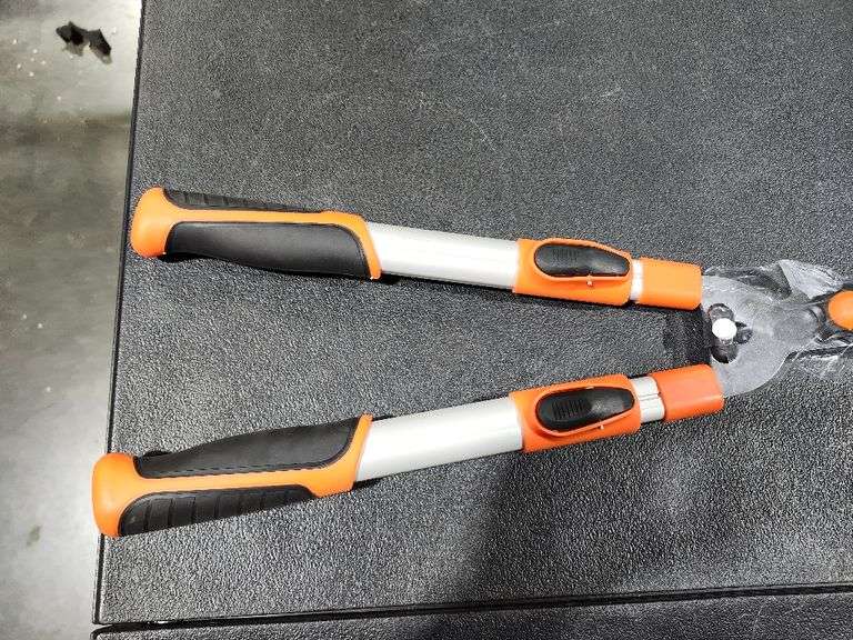 Large set of hedge trimmers with extendable handles - Matthews Auctioneers