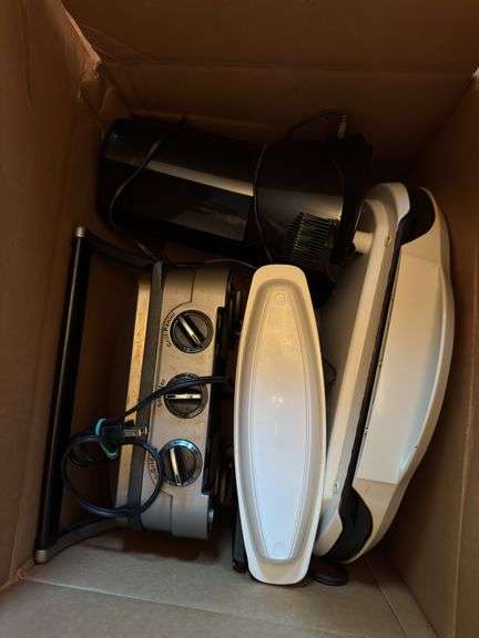 Box of small kitchen appliances - Matthews Auctioneers