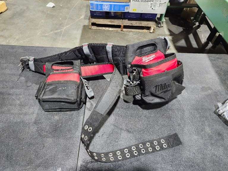 Milwaukee tool belt - Matthews Auctioneers