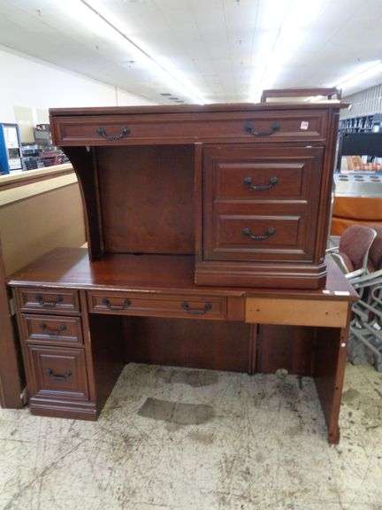 1 -DESK - Matthews Auctioneers
