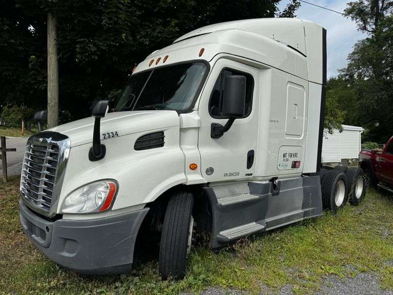 2016 Freightliner Cascadia - Matthews Auctioneers