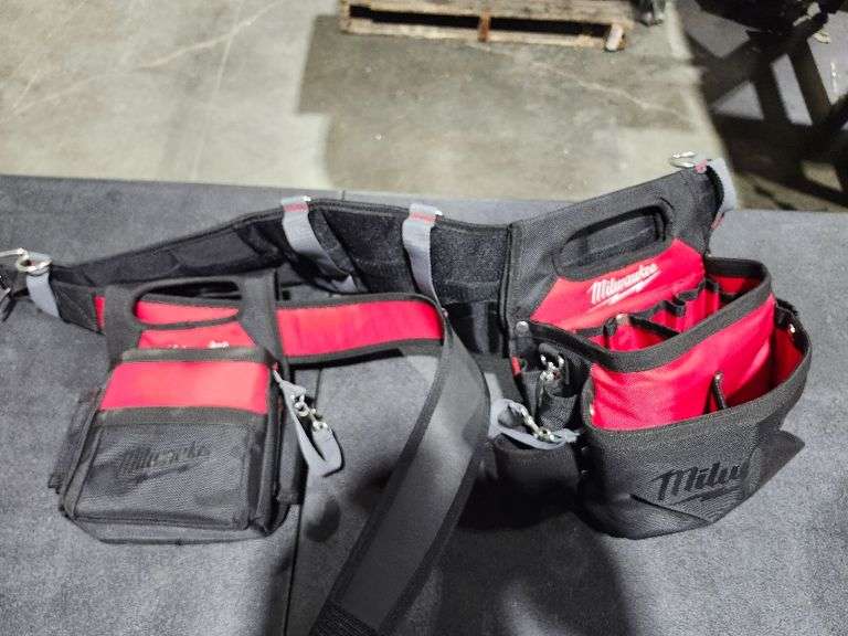 Milwaukee tool belt - Matthews Auctioneers