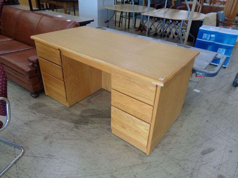 1 -DESK - Matthews Auctioneers