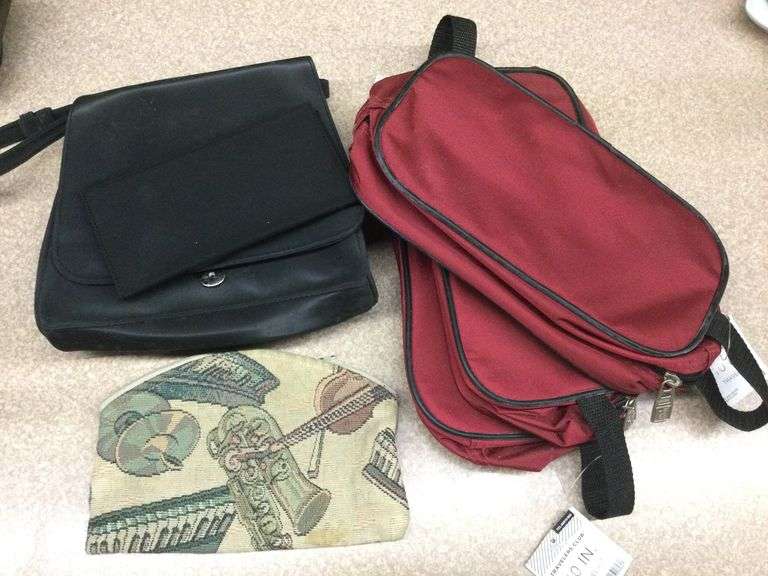 4 new 1 used purses - Matthews Auctioneers
