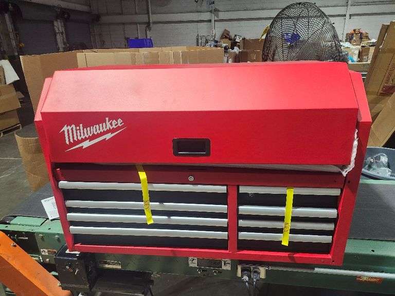 Milwaukee tool box top piece - Matthews Auctioneers