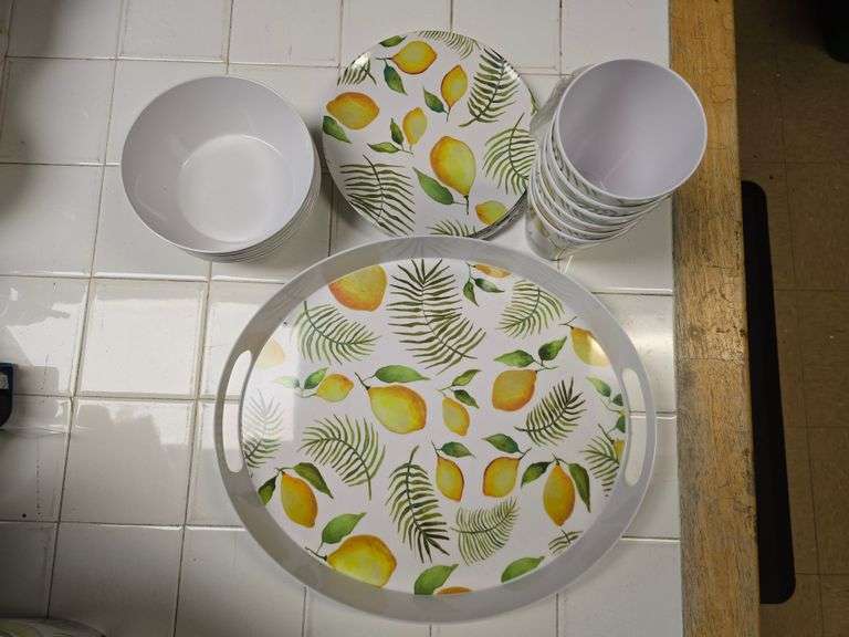Temptations 19 Piece Melamine Party Bucket Set - Matthews Auctioneers
