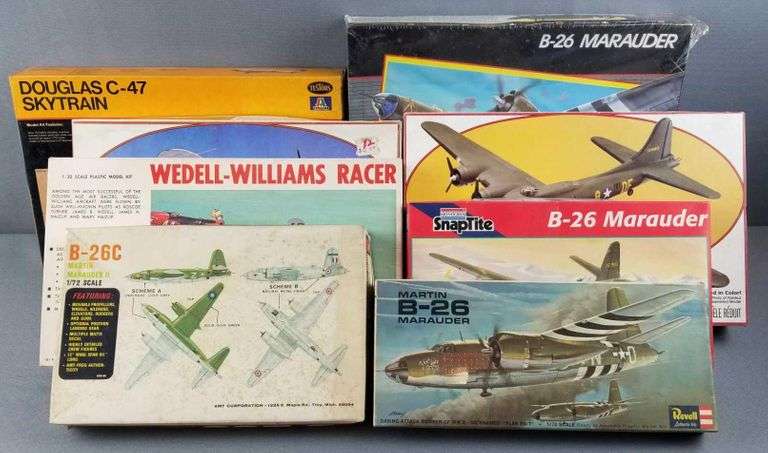 Group of 8 model airplane kits - Matthew Bullock Auctioneers