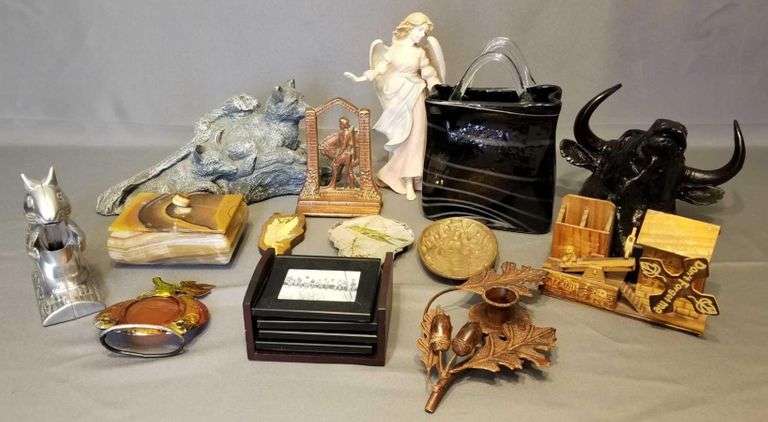 Group of random decor items - Matthew Bullock Auctioneers