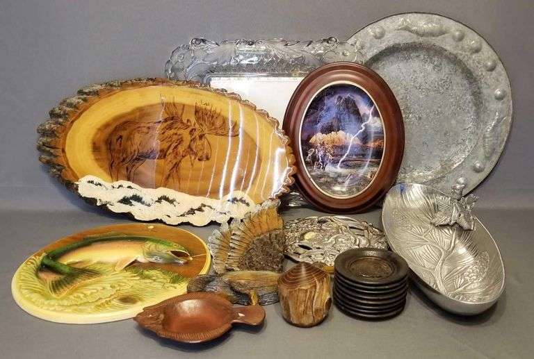 Group of decor items - Matthew Bullock Auctioneers