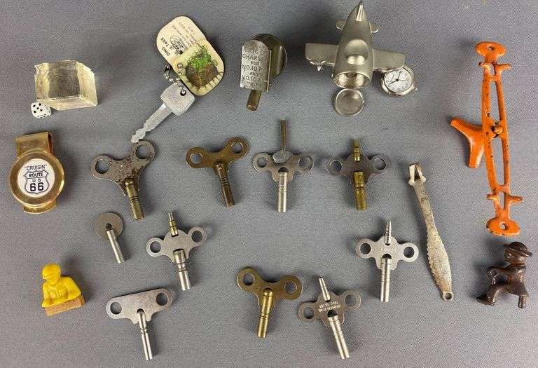 20 piece group assorted wind-up toy keys, toys, and more - Matthew ...
