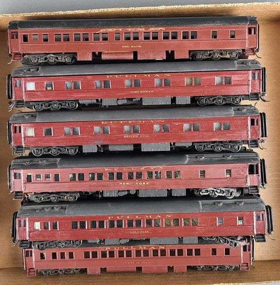 Group of 11 HO Scale Passenger Train Cars - Matthew Bullock Auctioneers