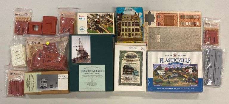 Group of 16 HO Scale Building Model Kits - Matthew Bullock Auctioneers