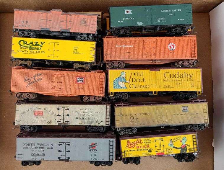 Group of 20 HO Scale Train Cars - Matthew Bullock Auctioneers