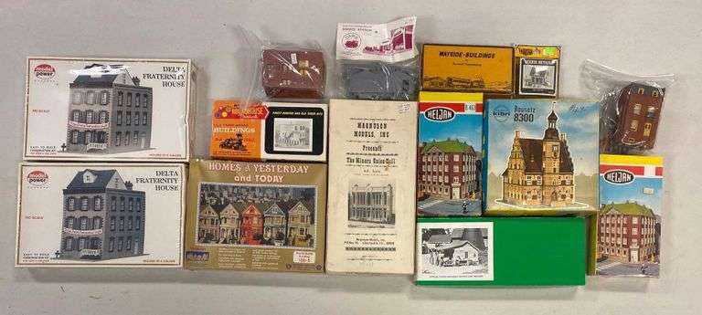 Group of 14 HO Scale Building Model Kits - Matthew Bullock Auctioneers