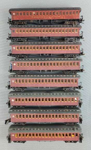 Group of 8 HO Scale Passenger Train Cars - Matthew Bullock Auctioneers