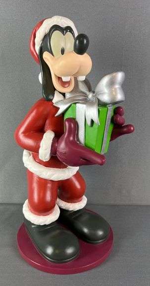 Walt Disney Santa Claus Goofy Garden Statue - Matthew Bullock Auctioneers