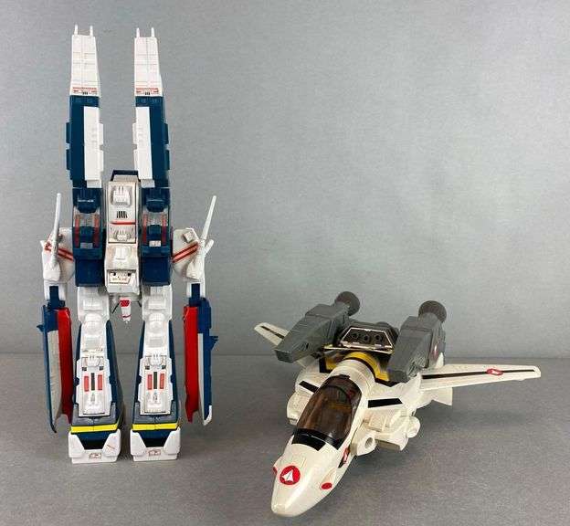 Group of 2 Macross Robotech Toys - Matthew Bullock Auctioneers