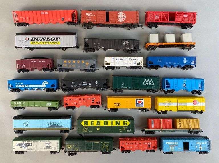 Group of 20+ HO Scale Train Cars - Matthew Bullock Auctioneers