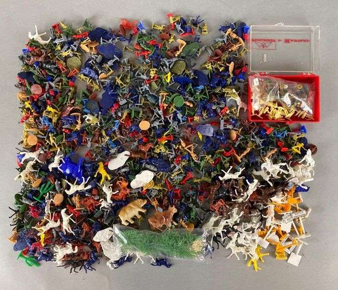 Large Group and Plastic Figures - Matthew Bullock Auctioneers