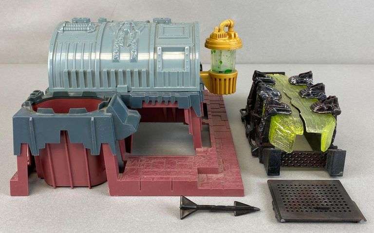 Swamp Thing Transducer Playset with Alien Pod - Matthew Bullock Auctioneers