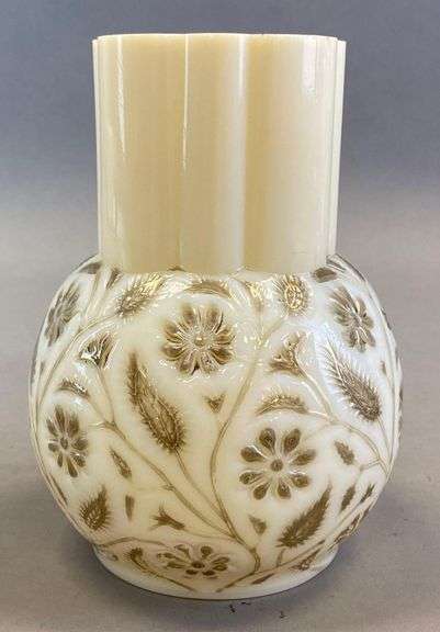 Findlay Onyx Glass Celery Vase - Matthew Bullock Auctioneers