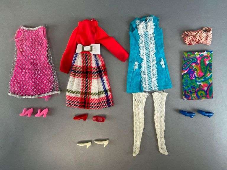 Group of 4 Mattel Barbie Fashion Outfits - Matthew Bullock Auctioneers