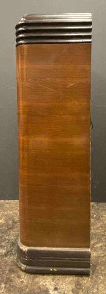 Vintage Silvertone Console Radio - Matthew Bullock Auctioneers