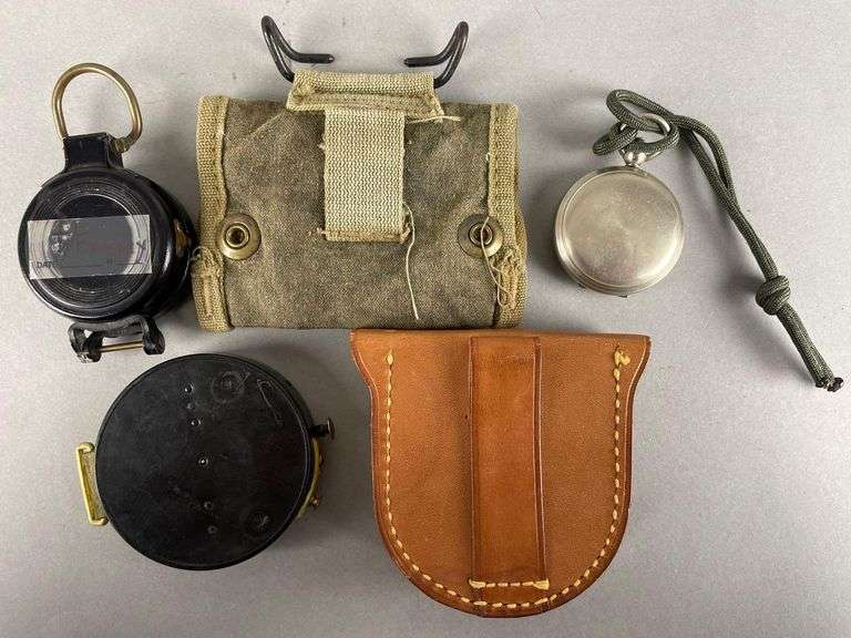 Group of WW2 U.S. Military Compasses - Matthew Bullock Auctioneers