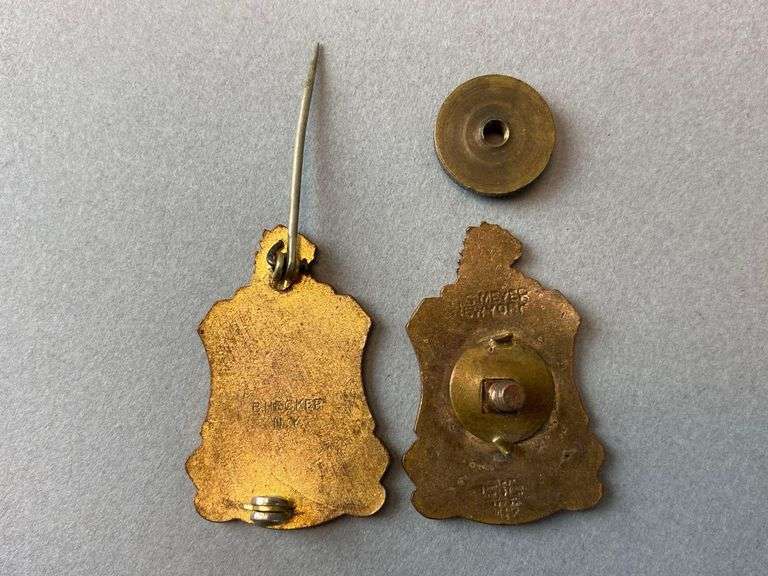 Group of 2 WW2 102nd Armor Regiment Pins - Matthew Bullock Auctioneers