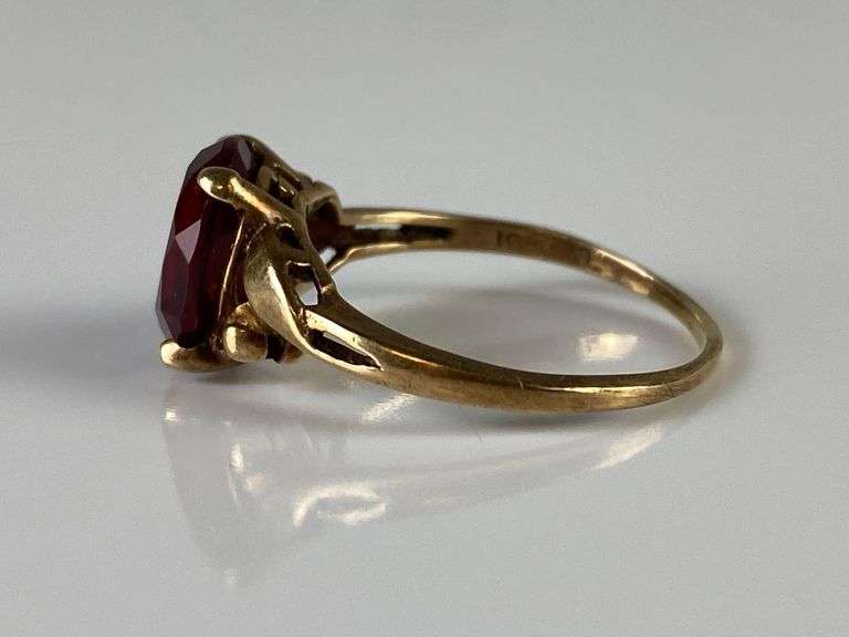 10K Gold Ruby Ring - Matthew Bullock Auctioneers
