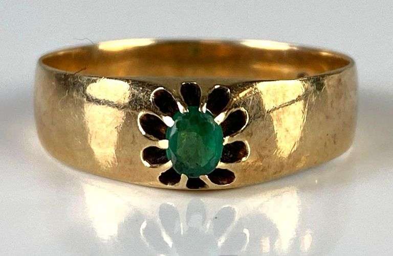 Gold Emerald Ring - Matthew Bullock Auctioneers