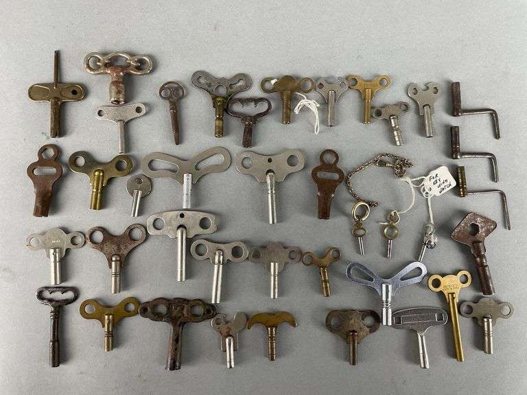 Group of Vintage Wind-Up Keys - Matthew Bullock Auctioneers