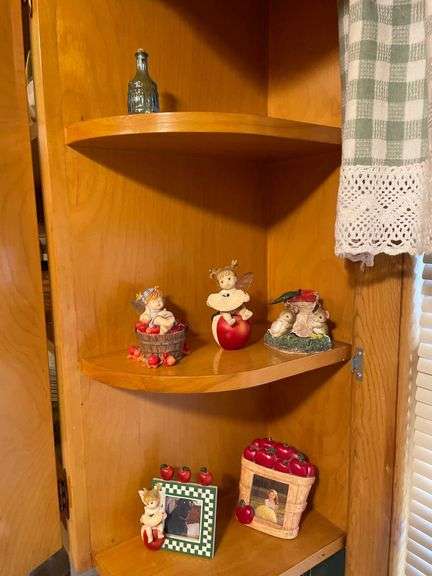 Group of Apple Decor and More - Matthew Bullock Auctioneers