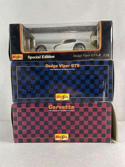 Group of 3 Maisto Die-cast Cars - Matthew Bullock Auctioneers