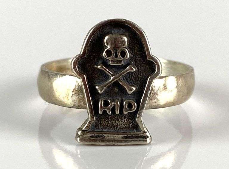 Sterling Silver R.I.P. Tombstone Ring - Matthew Bullock Auctioneers