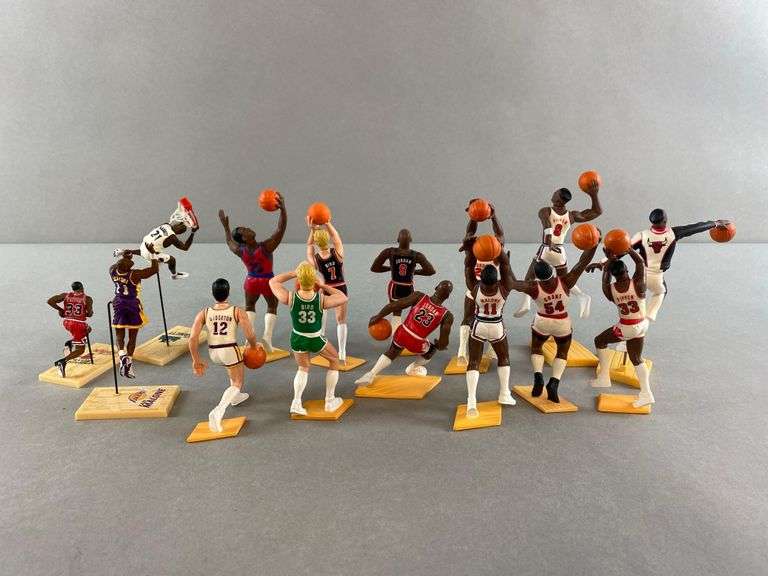 15 - Basketball Starting Lineup Figures with 3 - Michael Jordan - Loose ...