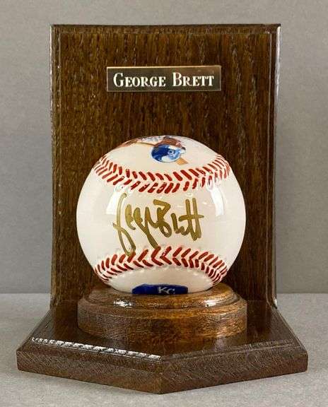 1986 Gartlan George Brett Signed Ceramic Baseball - Matthew Bullock ...